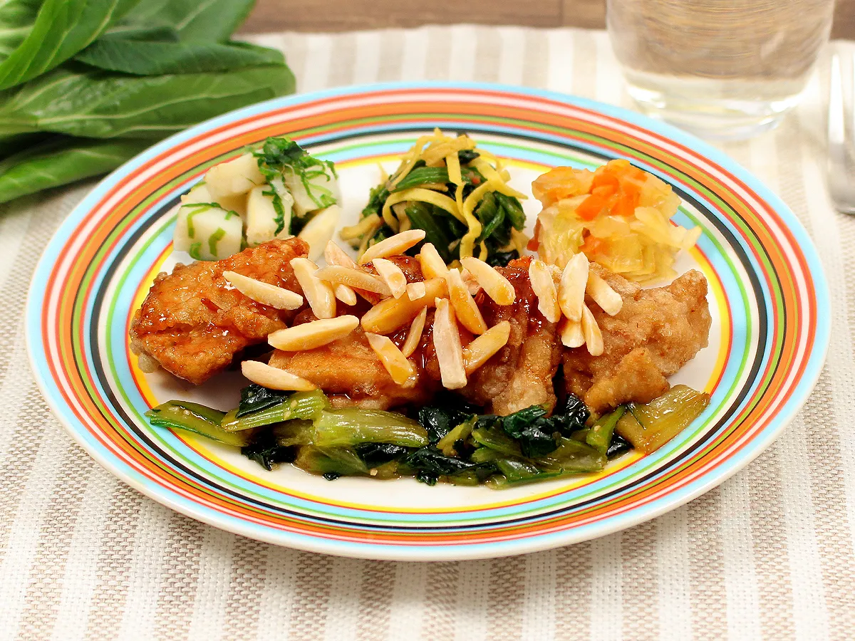 にんにく香る！青梗菜と鶏肉のXO醤｜【nosh-ナッシュ】