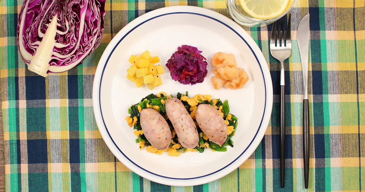 粗びきウインナーとほうれん草エッグ｜【nosh-ナッシュ】